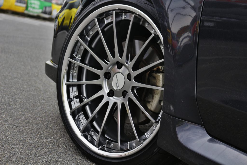 レヴォーグ に エグゼキューター CV04 装着。 大口径20インチでこの上ない迫力です。 | 一宮店 | 店舗ブログ | タイヤ＆ホイールの ...