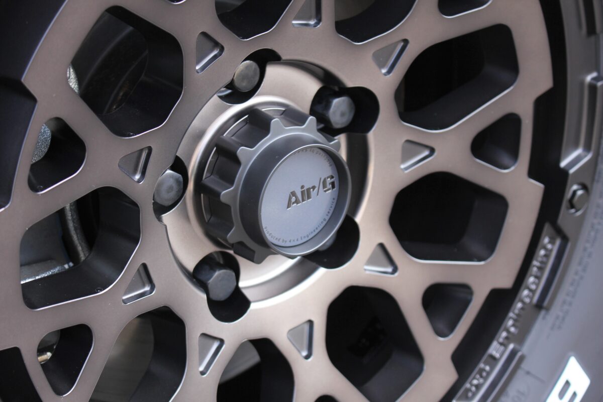 デリカD5に16インチ Air/Gロックスゴーストエディションを装着!! | デリカD5に16インチ Air/Gロックスゴーストエディションを ...
