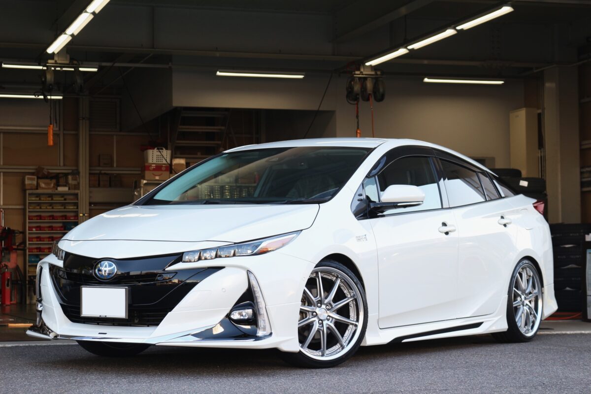 【ツライチカスタム】プリウスにWORK ランベック LS10 19インチ装着 。 | 多治見店 | 店舗ブログ | タイヤ＆ホイールの専門店 ...