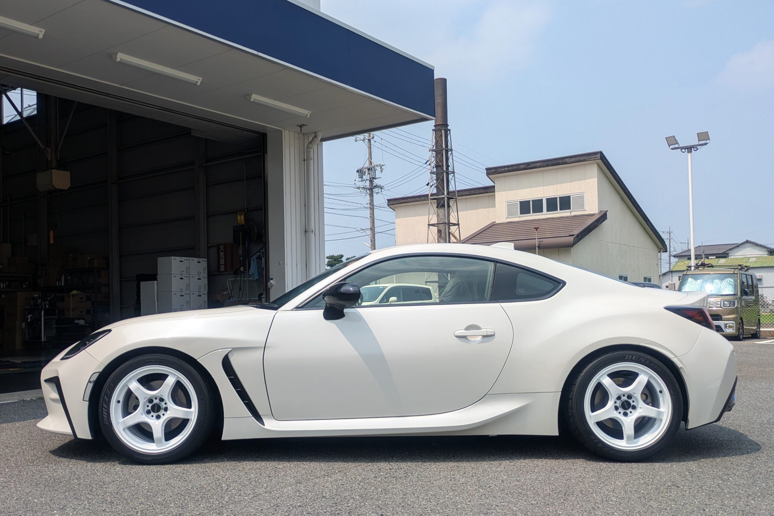 【カスタムブログ】GR86にAME トレーサーGT-V 17インチを装着! 純正18インチと比べてどう違う? | 四日市店 | 店舗ブログ ...